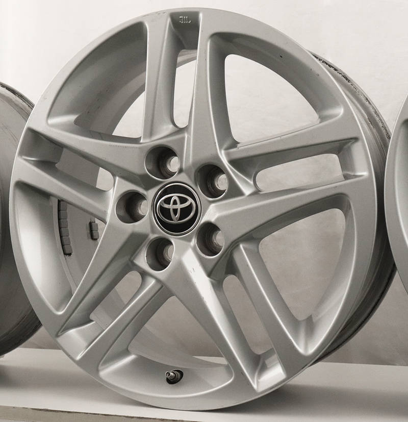 Cerchi in lega Toyota C-HR Cororlla Cross X Rav 4 17 ORIGINALI ...
